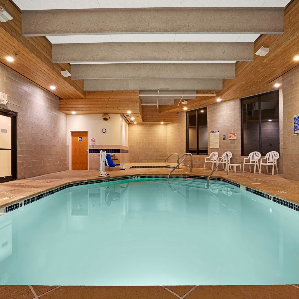 14600_Days_Inn_Eagan_MN_Pool_3_HDR - THG Properties